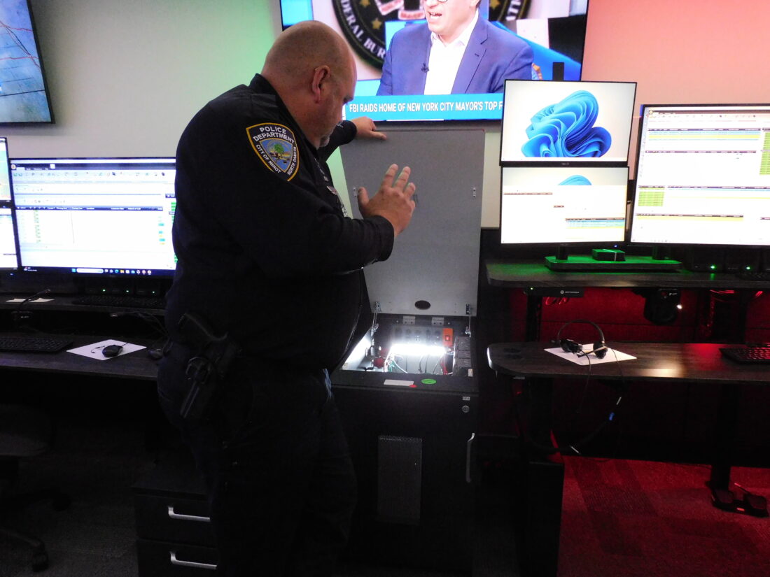 City shows off new Central Dispatch Center | News, Sports, Jobs - Minot ...